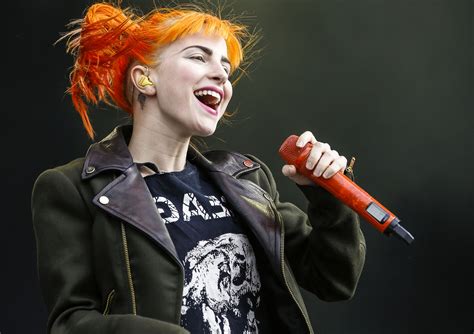 WHIP Pop Singer Hayley Williams Topless Fappening Sauce