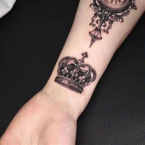 Korona Tetoválás Férfiaknak és Nőknek Tetkó Minta és Jelentésük Vean