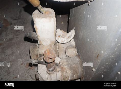 Photo Dun Isolant De Tuyau Contenant De La Fibre Damiante Dans Une Salle Mécanique En Floride