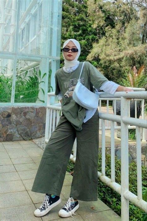 Ootd Hijab Remaja Casual Kombinasi Serasi Kekinian 18 In 2024 Hijab Fashion Street Hijab