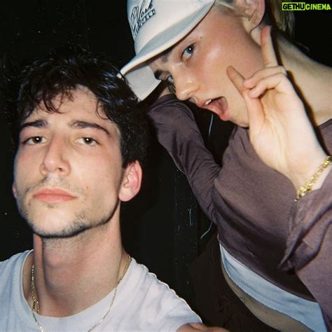 Milo Manheim Wiki Biography Age Gallery Spouse And More