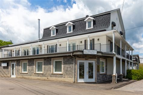 Résidence Funéraire Claude Charest Et Fille Historique