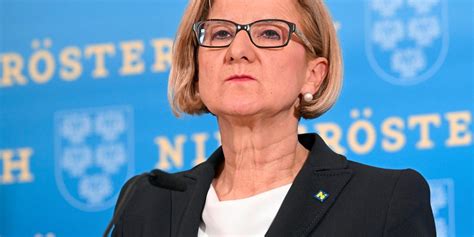 Mikl Leitner And The Uncanny Joy With The Obligation To Speak German