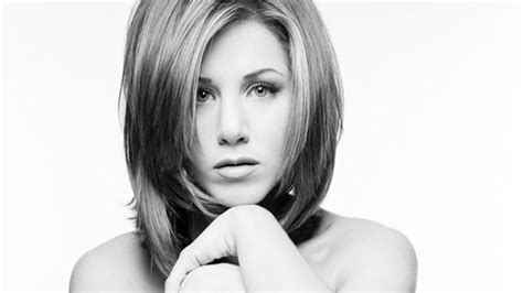 Jennifer Aniston Is Auctioning Off Her Black And White Portrait From 1995