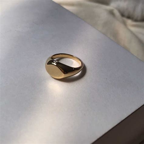 Grumpy แหวน รุ่น Signet Ring Line Shopping