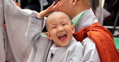 사진 해맑은 미소의 동자승