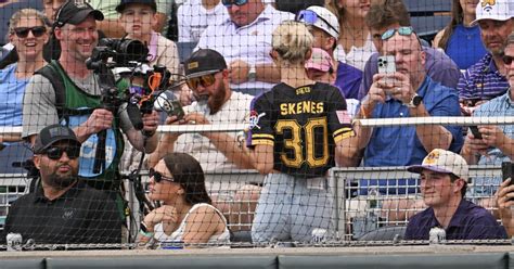 Olivia Dunne Supports Lsu Baseball At College World Series Baseball