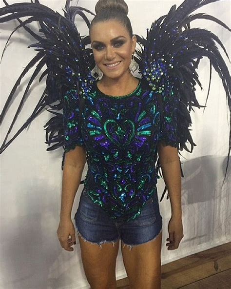 Ex Miss Luize Altenhofen Mostra Que Tem O Bumbum Na Nuca