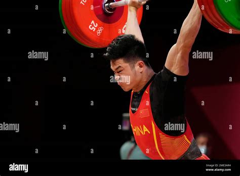 Shi Zhiyong Of China Competes In The Mens 73kg Weightlifting Event At Shi Zhiyong Of China Competes In The Mens 73kg Weightlifting Event At