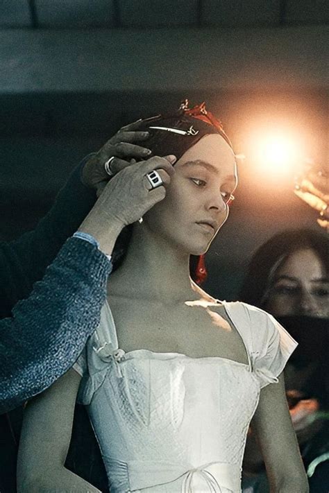 Bts Lily Rose Depp As Ellen Hutter In Nosferatu 2024 Looks De Roupas Femininas Sagrado