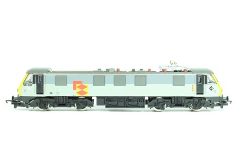 Hornby R586v90037 Class 90 90037 In Railfreight Hattons