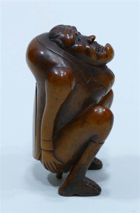 Proantic 19th Century Corozo Snuffbox Depicting A Squatting Hunchback