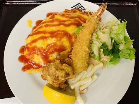 築地で大満足！エビフライ＆唐揚げ、ハーフオムライスが夢の共演ランチプレート つきじへ行こう！
