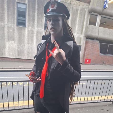 Chrissy Lee Tattooist Pretty Crazy Week Ystigt Has Come Over From Holland To Get A Sleeve