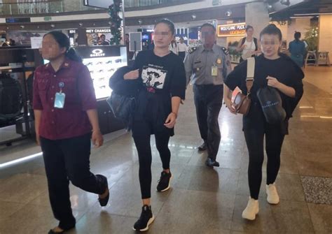 Nekat Ke Bali Jadi Terapis Pijat Plus Plus Dua Cewek Rusia Dideportasi