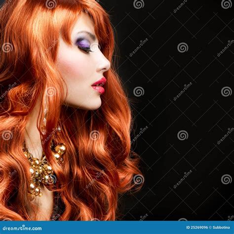 Rotes Behaartes Mädchen Stockfoto Bild Von Gesund Glanz 25269096