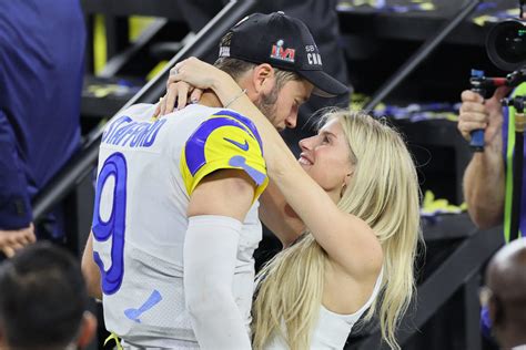 Kelly Stafford Photo Goes Viral Nfl World Reacts The Spun