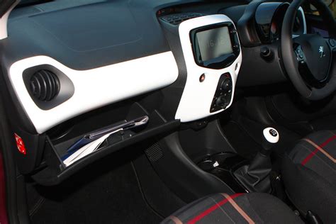 Peugeot 108 2021 Interior Layout Dashboard And Infotainment Parkers
