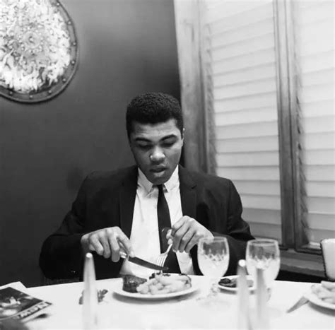 Cassius Clay Having Lunch London Before Trip To Scotland For A 1965 Old Photo 1 850 Picclick Au