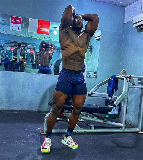 Stan Obi 🍫 Lets Strike A Pose 🌹 Whats Your Best Pose