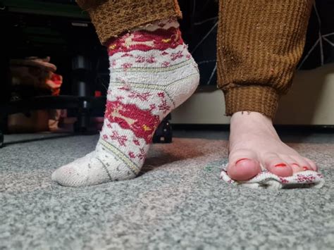 Sock Squish R Giantessfeet