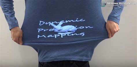 東大、映像が印刷物のように衣服にぴったり張り付いて投影する研究動画を公開 Mogura Vr News