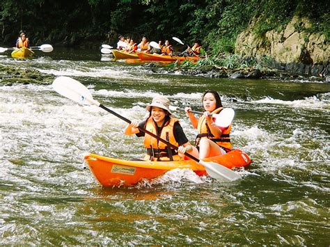 Berkayak Sambil Menikmati Keindahan Alam Di Sungai Semadang Padawan