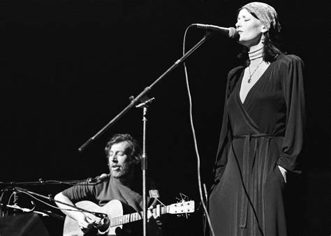 Folk Star Linda Thompson Recalls The Horrific Sexism She Endured ‘we