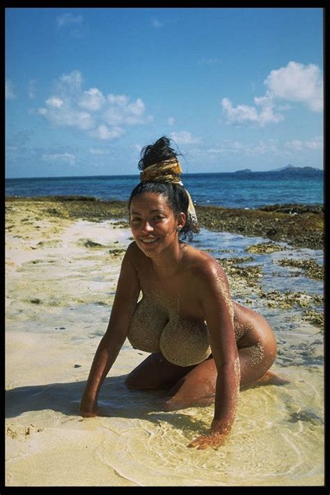 Angelique Dos Santos R Stits