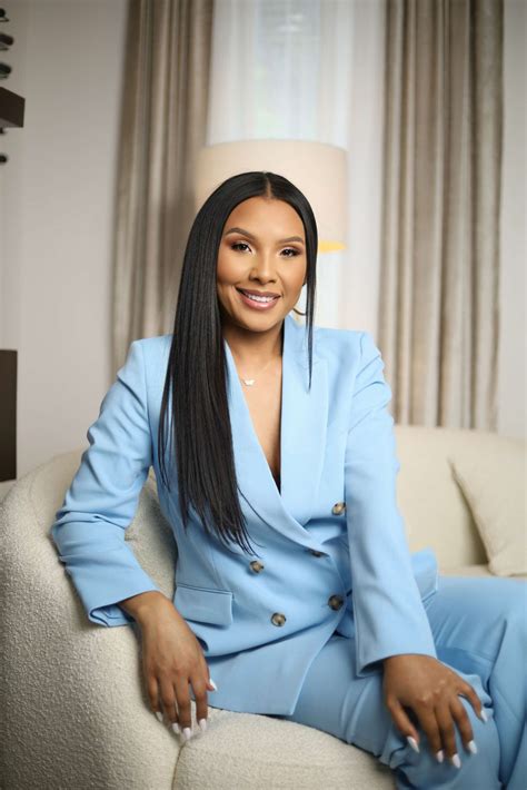 Meet Donielle Elizabeth Canvasrebel Magazine