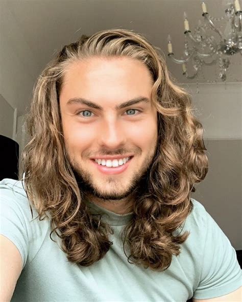 Photo Josh Bateson En Mode Selfie Sur Instagram Août 2020 Purepeople