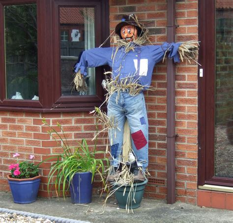 Dingle Dangle Scarecrow Flamborough © Jthomas Cc By Sa20 Geograph