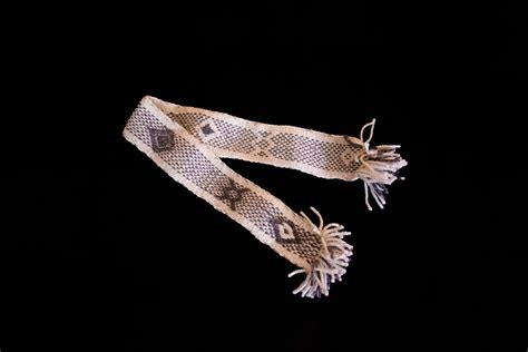 Trarilonko Ancho Blanco Y Gris Instalación De Mercados Patrimoniales