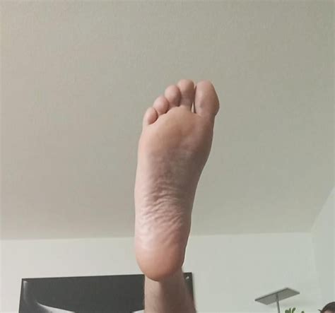 Sweaty Soles R Footsniffing