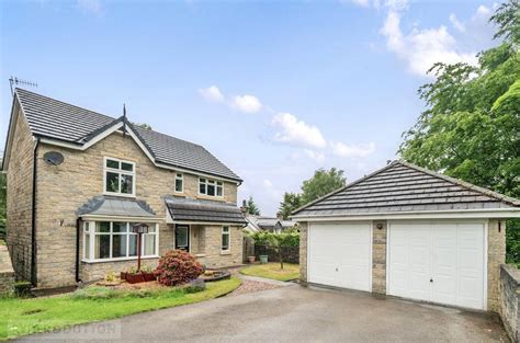 Howards Meadow Glossop Derbyshire 4 Bed Detached House £480 000