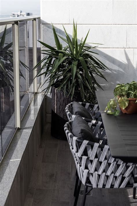 Lady Castle לירז אשכנזי בוקעי