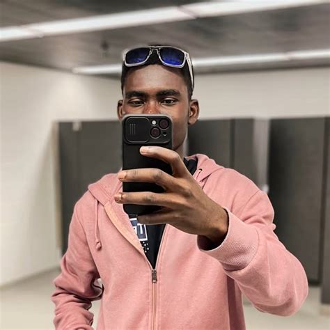 Famous Tay Famousgtay • Threads Say More