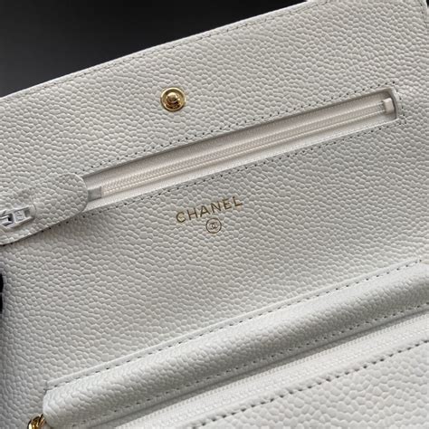샤넬 캐비어 Woc체인백 화이트 금장은장 루나틱샵