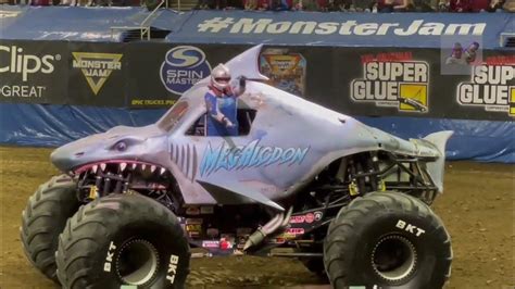 Monster Jam 2023 Megalodon Earth Shaker Velociraptor Monster Mutt