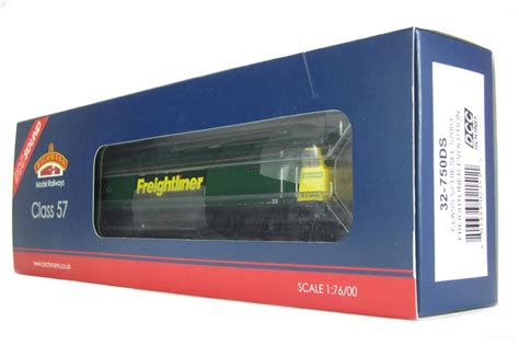 Bachmann Branchline 32 750ds Class 570 57003 Hattons