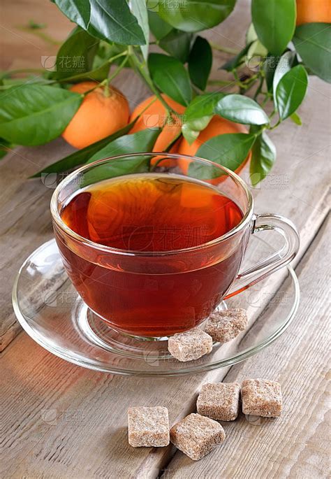 茶和橘子枝