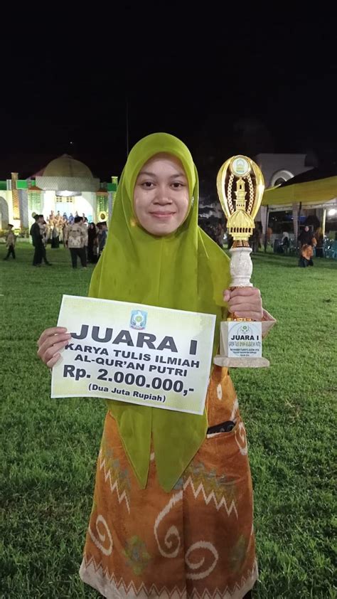 mahasiswi kesmas 2022 juarai lomba karya tulis ilmiah qur an se kabupaten soppeng uin alauddin