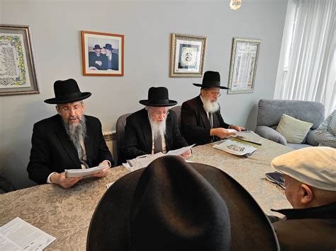 בערב חג הפסח רבותינו שליטא נשאו תפילה לרפואת הרבנים ולהצלחת כלל ישראל צפו כותל המזרח