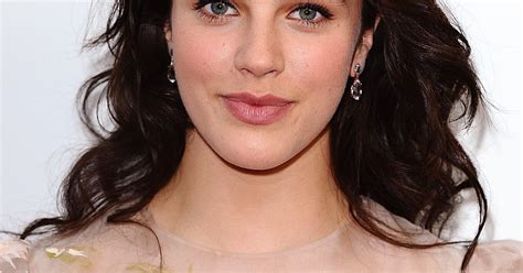 Downton Abbey Star Jessica Brown Findlay Regrets Naive Nudity Scene