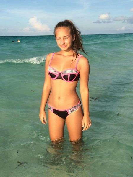 7 Hot Sexy Andreea Munteanu Bikini Pics