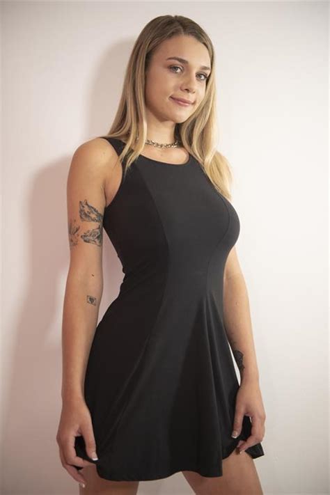 Gabbie Carters Pictures Hotness Rating 92010