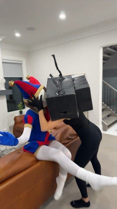 TV WOMAN KISSED POMNI Women Besties Quick