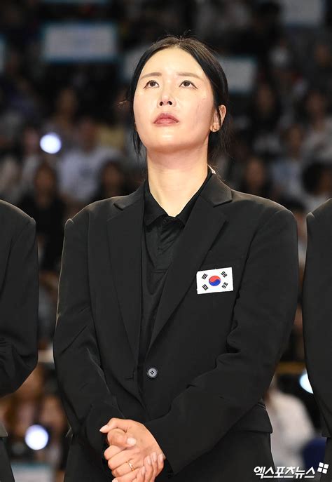 김사니 선명한 눈물 자국 포토 나무뉴스