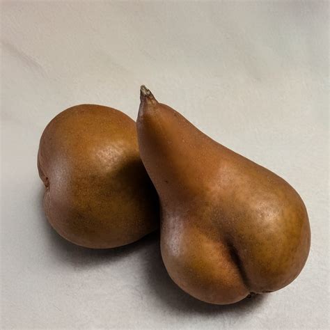 Kim Goes Shopping For Pears Picasso Style Happy Hog Rot