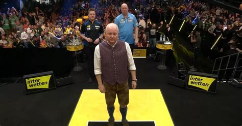 Iconic Darts Ref Debuts Unusual New Outfit On Stage As Fans Reckon Hes